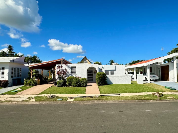 Dorado Del Mar Home Walk To The Beach - Dorado