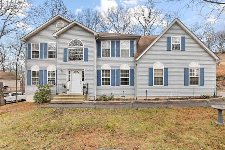 Serene-entire House In Penn-estate Pocono - Stroudsburg, PA