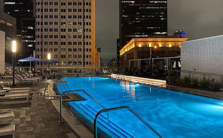 Bright 3br City Apt W Pool, Spa, Rooftop Lookout - 로스앤젤레스