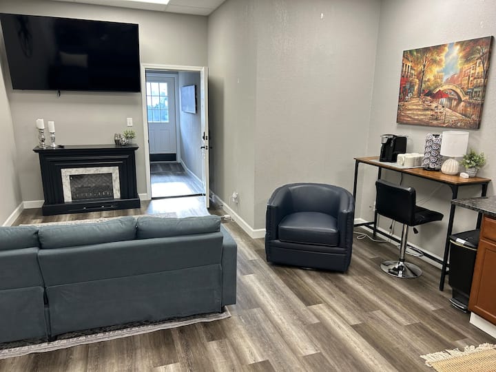 Main Street Retreat - Cortland, OH