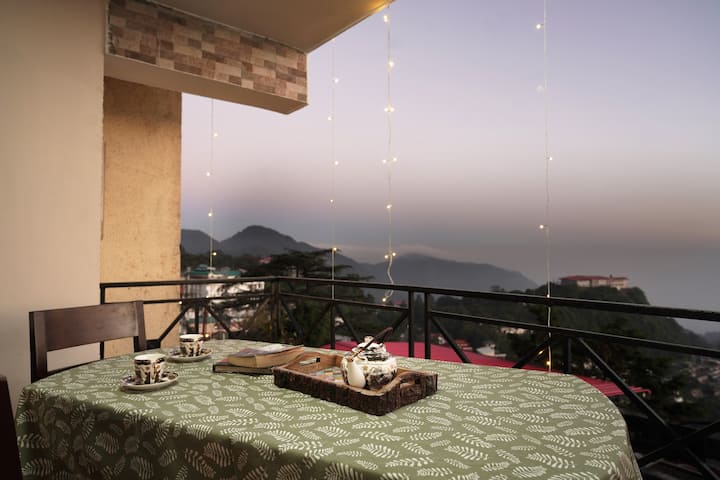 Mall Road 2bhk Chalet•valley View• Parking•balcony - 