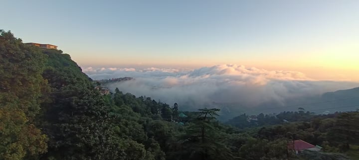 Mall Road 2bhk Chalet•valley View• Parking•balcony - Mussoorie