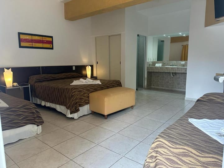 Habitación Cuádruple Con Piscina Y Jacuzzi - Villa Carlos Paz