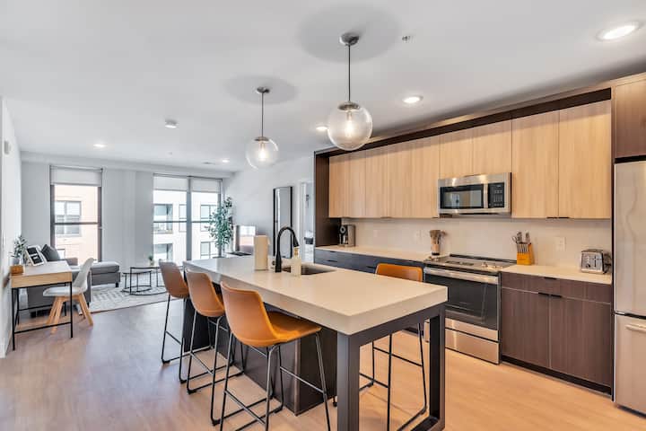 Downtown Apt Steps From Dining-pool - Cincinnati, OH