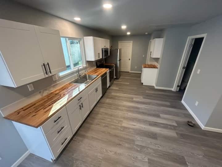 Grants Pass Guesthouse - Grants Pass, OR