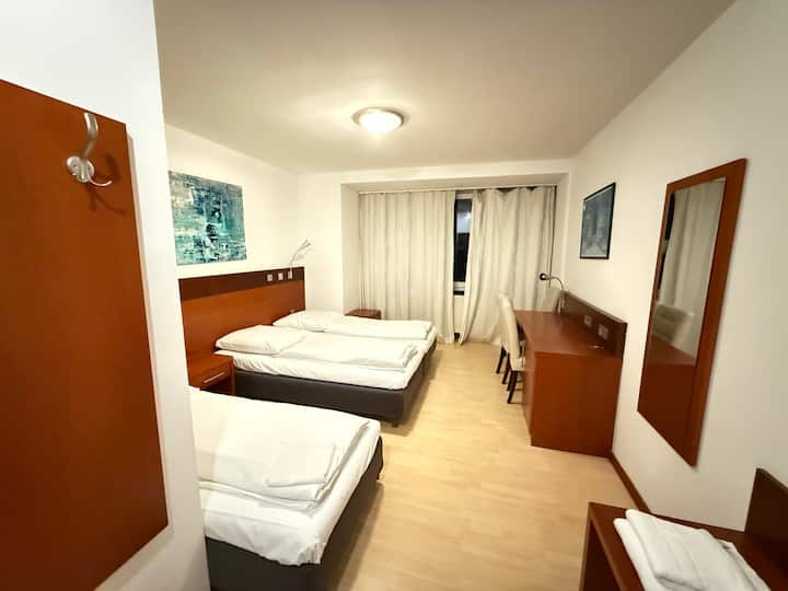 Central Hotel With Persian Restaurant - Cologne