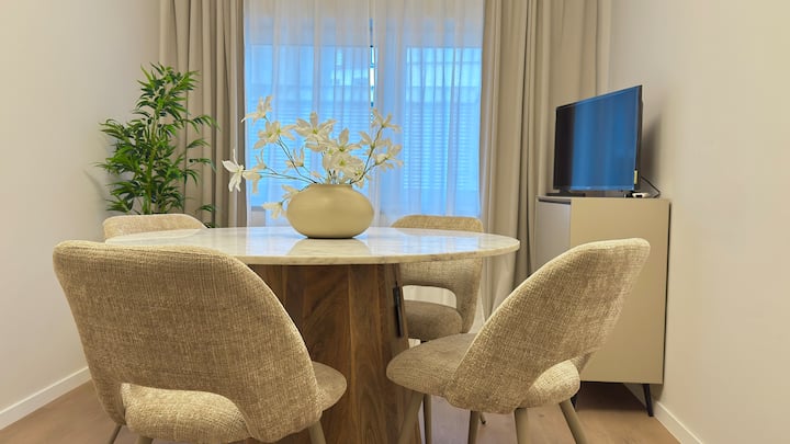 Ideale City-wohnung Mit 2 Schlafzimmern & Parking - Dortmund