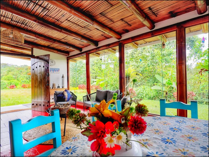 Ecolodge De Bambú En El Bosque Nublado–shantihome - Mindo Valley