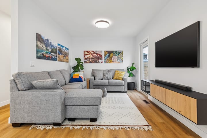 New 3br Home • Ac • Parking • Near Dt & Hospitals - Calgary