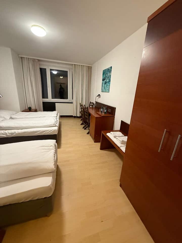 Central Hotel With Persian Restaurant - Cologne