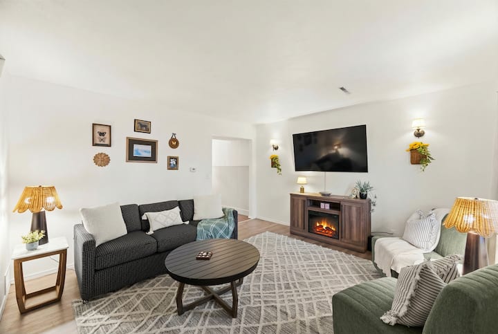 Sunflower Cottage-2br Near Ku, Full Kitchen, W/d - Lawrence, KS