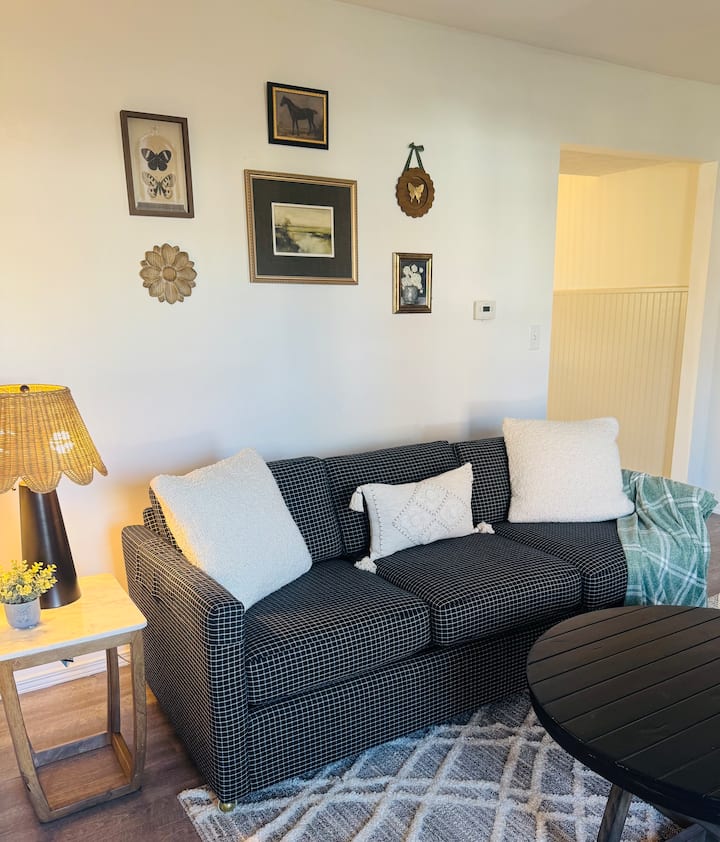 Sunflower Cottage-2br Near Ku, Full Kitchen, W/d - Lawrence, KS