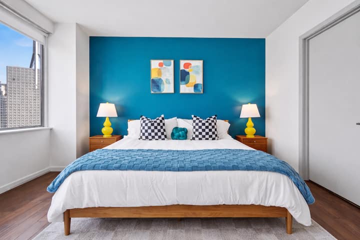 World Cup Dallas | Chic King Suite | City Views - Dallas, TX