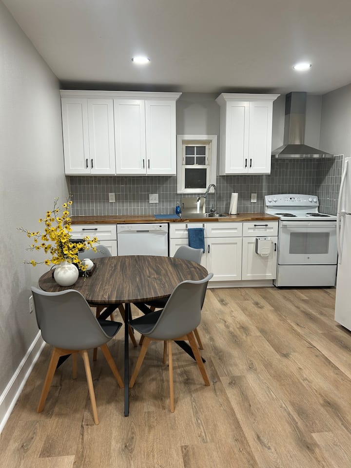 Close To Downtown. Cozy 2 Br Duplex. - 휴스턴