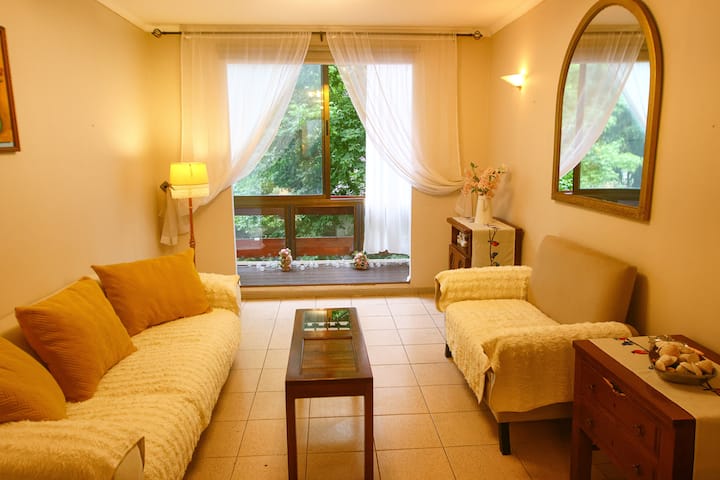 Departamento De 3 Piezas A Pasos De Los Dominicos - Santiago, Şili
