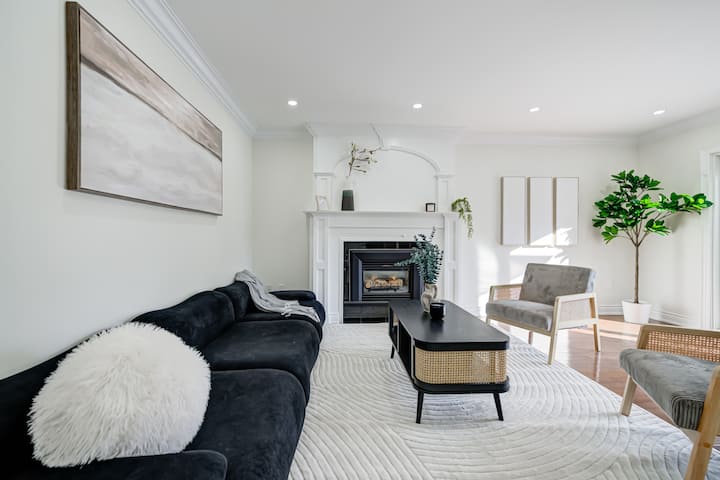 Spacious 4br Home In Prime Richmond Hill Location - Vaughan