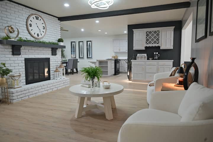 Modern Haven , The Luxe Four Residence - Tulsa