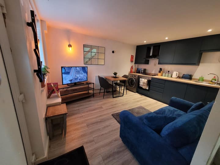 Cosy Home Near Alton Towers & Peak Distrct - Stoke-on-Trent