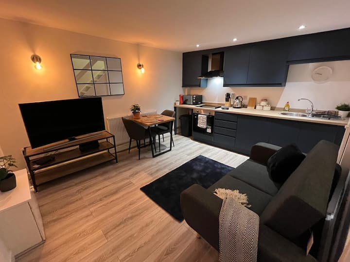 Modern 1br House In Stoke With Sofa Bed & Smart Tv - Stoke-on-Trent