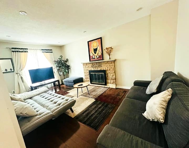 Luxury 4br Home Near Square One, With King Bed - Mississauga