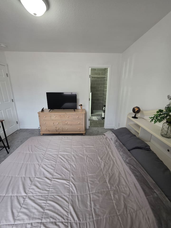 Cozy Master Suite With Private Full Bathroom - Colorado