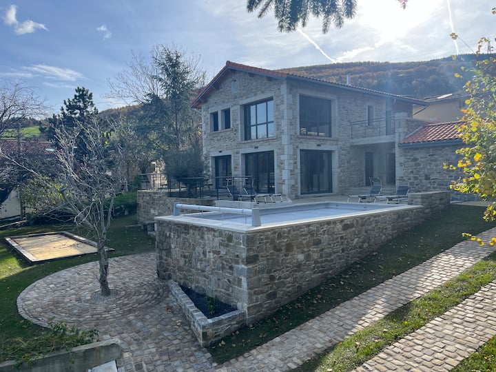 Charmante Maison En Pierre Avec Piscine - Saint-Chamond
