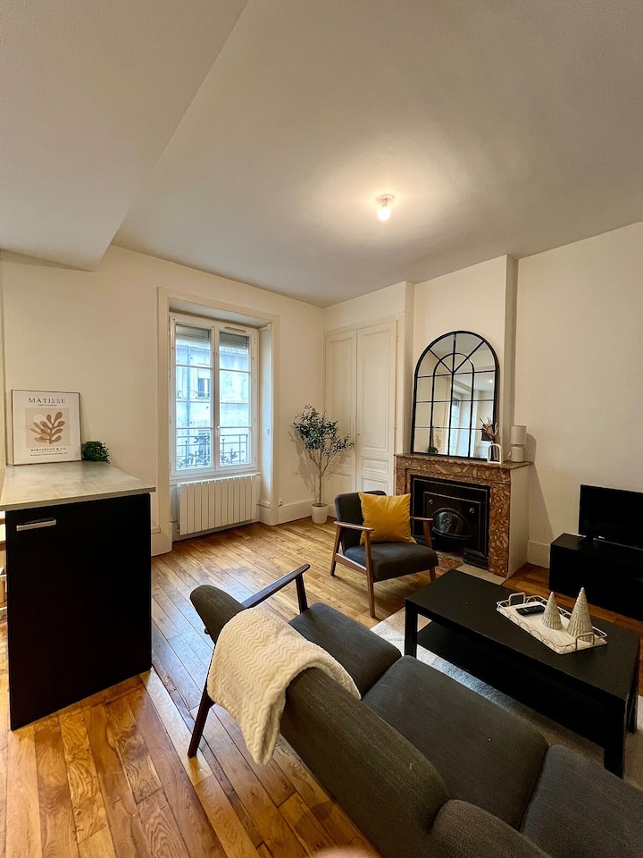 Le 144: 47 M² · Charming One-bedroom Flat · Part-dieu - Villeurbanne