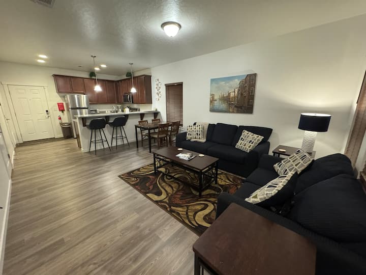 Townhouse 2br|2.5b|no Pets| Central To All - Meridian, ID