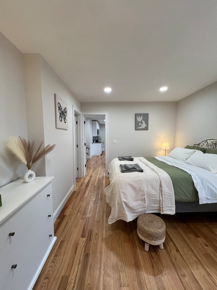 Elegant East Rock Escape • Chic And Comfortable - New Haven, CT