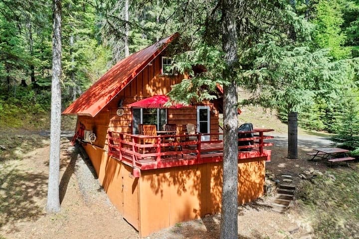 Peaceful Pine Cabin With Serene Views - Tamarack Ski Resort, ID