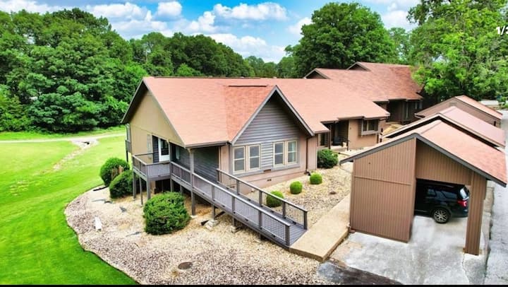 Fairway Retreat | Pool, Trails & Pickleball - Bella Vista, AR