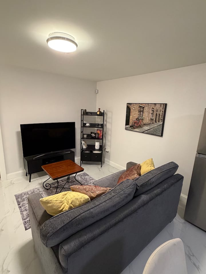 Modern Private Suite Near Lonsdale Quay - Vancouver
