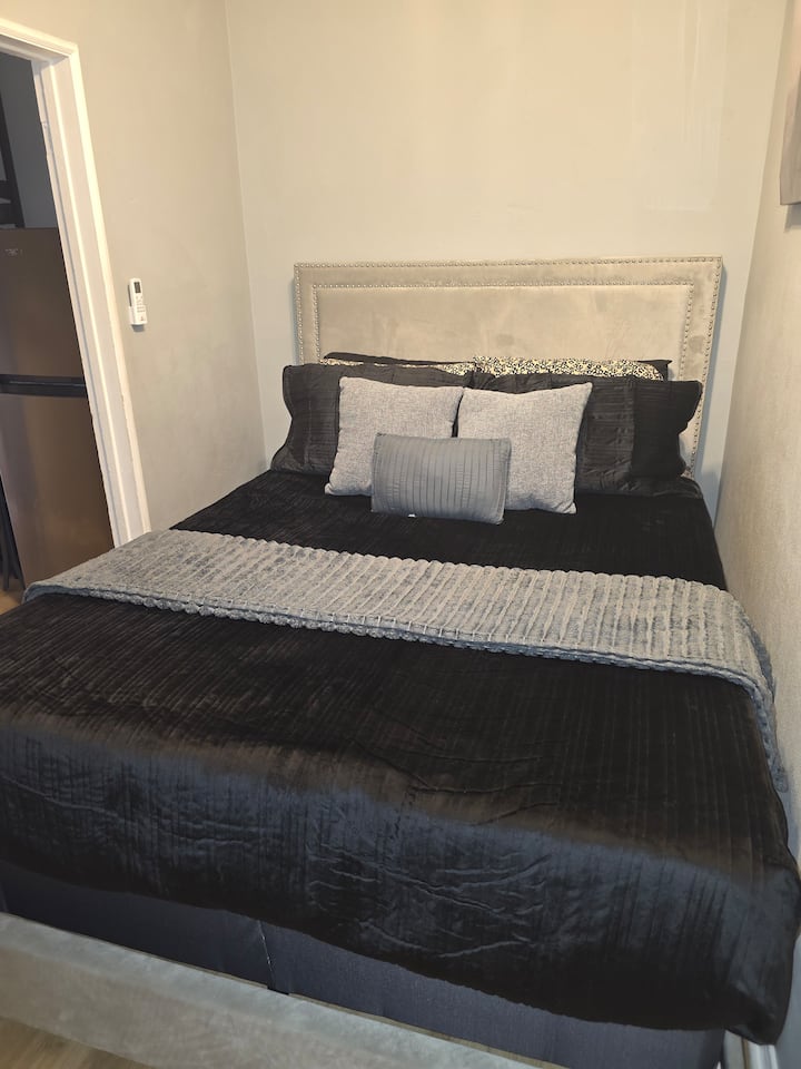 Small Cute Studio - National City, CA