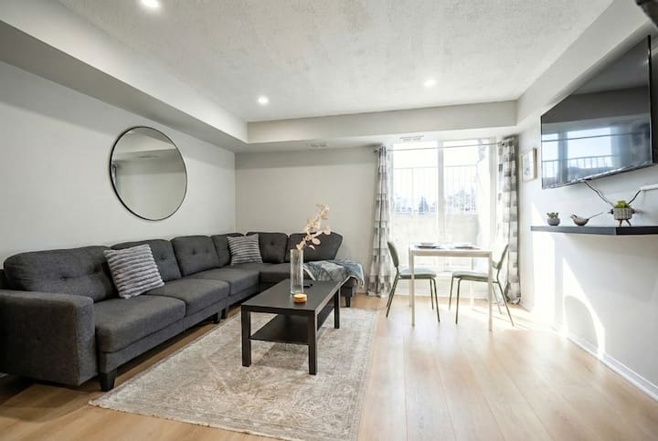 King West Gem • Modern 1br Suite • Free Parking - Toronto
