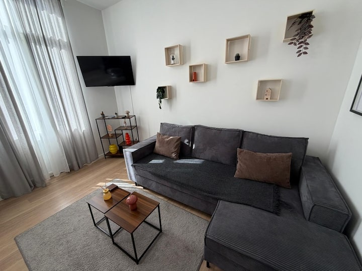Cozy Studio With Balcony • Near Center • 4 Guests - Berchem-Sainte-Agathe