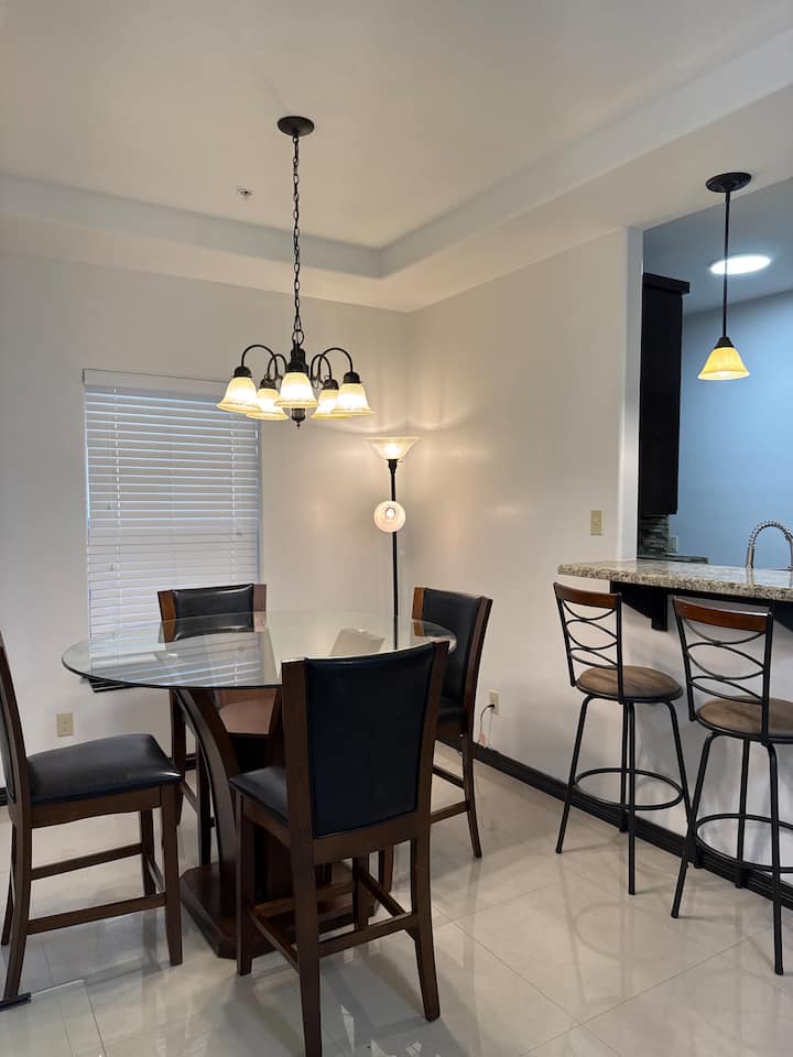 Modern 2br/2ba Apartment | King Bed | North Laredo - Laredo, TX