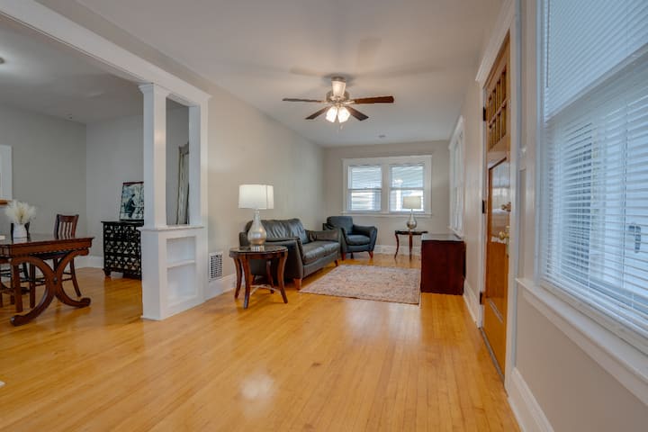 Lovely 2 Bedroom Home Minutes From Downtown - Utica, NY