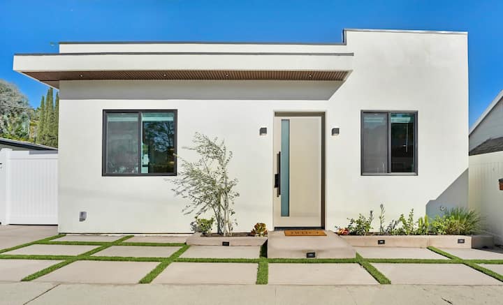 Modern Organic Retreat 3+2 Near Nature & Beaches - Calabasas, CA