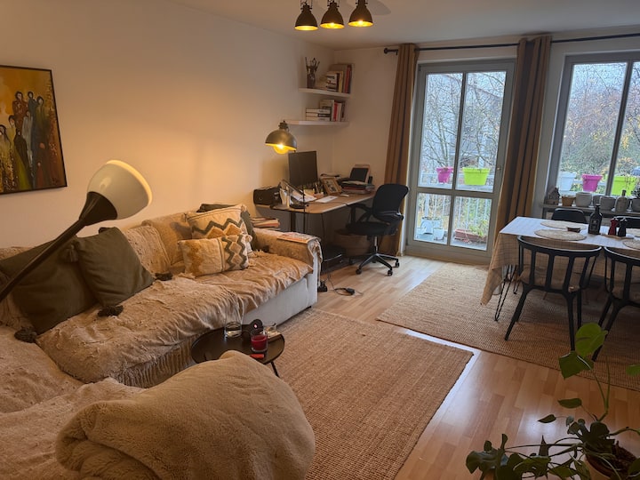 Helle, Ruhige Wohnung In Bester Lage Münchens - 