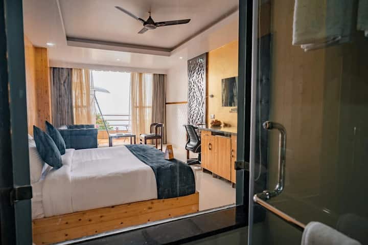 Platinum Sunrise View Swing In Balcony - 랜스돈