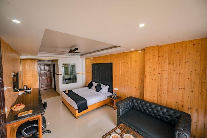 Platinum Room Of Clarks Collection - Lansdowne