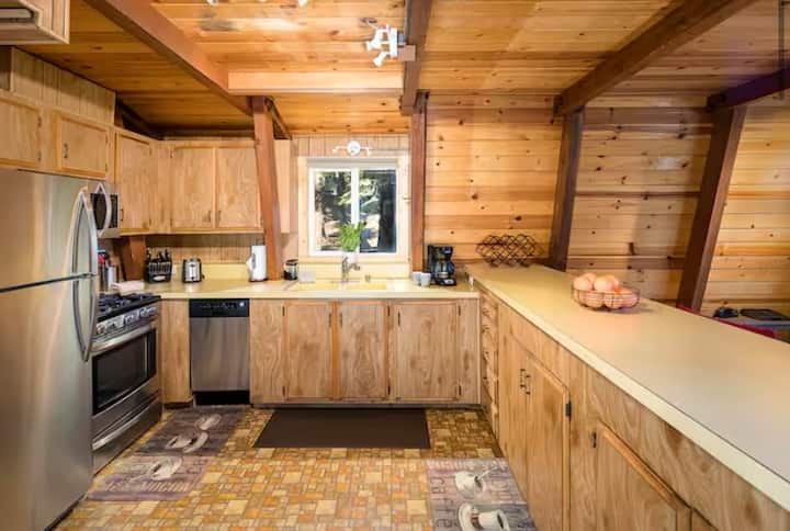 Cozy Tahoe Solitude Cabin In Serene Forest Setting - Lake Tahoe