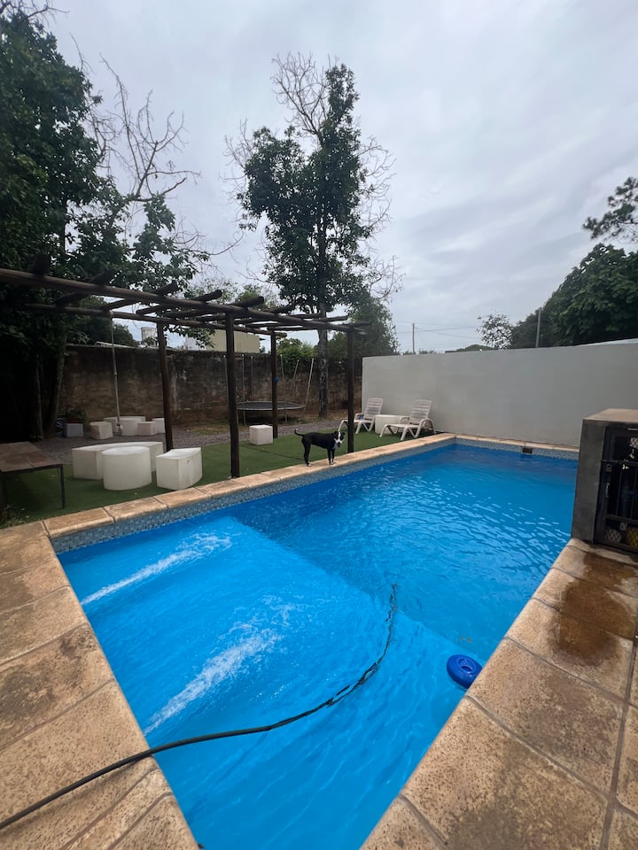 Linda Casa Comoda Con Pileta Y Amplio Patio - Corrientes, Argentina