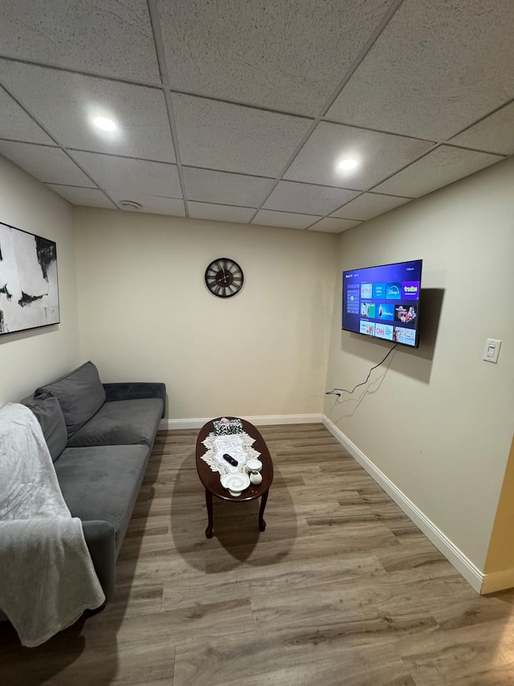Cozy Modern Basement Suite In Fredericton - Fredericton