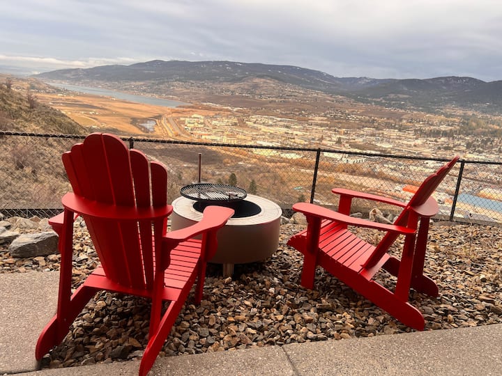 Mountain View Retreat With Hot Tub - Vernon, BC, Canada