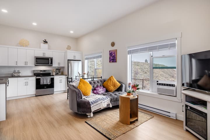 Mountain View Retreat - Vernon, BC, Canada