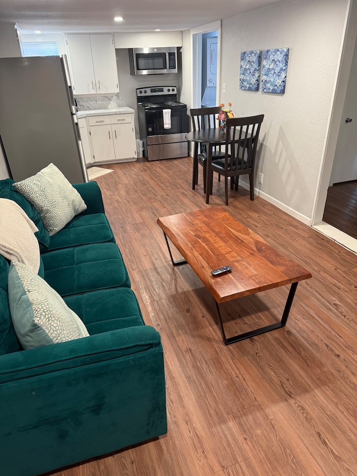 Cozy Rear Cottage - Wichita Falls, TX