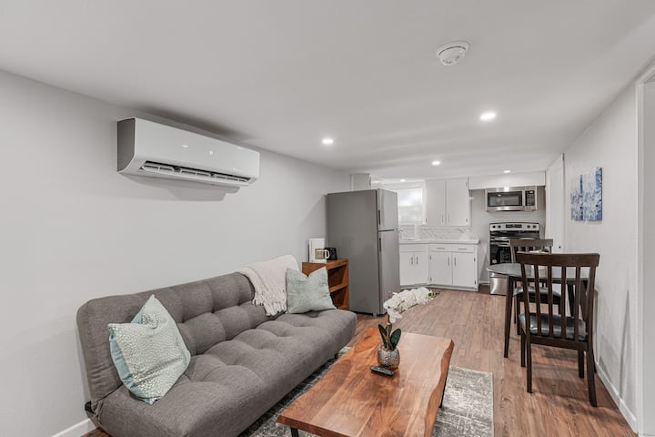 Cozy Rear Cottage - Wichita Falls, TX