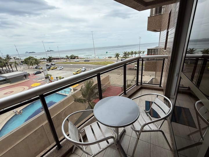 Vista Lateral Do Mar Com Serviço De Limpeza - Rio de Janeiro