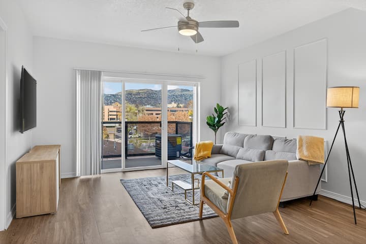Modern 2br-2ba Retreat W-scenic Views- - Salt Lake City, UT